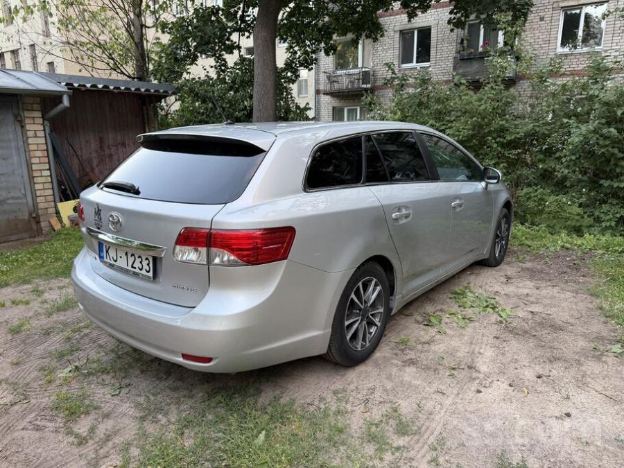 Pelēks Toyota Avensis 2014 Rīga, ar dzinēja tilpumu 2.00 L un nobraukumu 202 tūkst. km par 6500 €, foto 7 vietnē AUTOMOTO.COM.LV