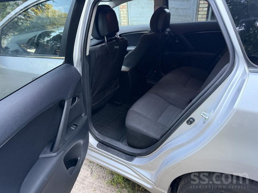 Pelēks Toyota Avensis 2014 Rīga, ar dzinēja tilpumu 2.00 L un nobraukumu 202 tūkst. km par 6500 €, foto 11 vietnē AUTOMOTO.COM.LV