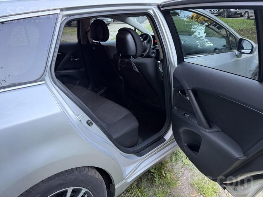 Pelēks Toyota Avensis 2014 Rīga, ar dzinēja tilpumu 2.00 L un nobraukumu 202 tūkst. km par 6500 €, foto 12 vietnē AUTOMOTO.COM.LV