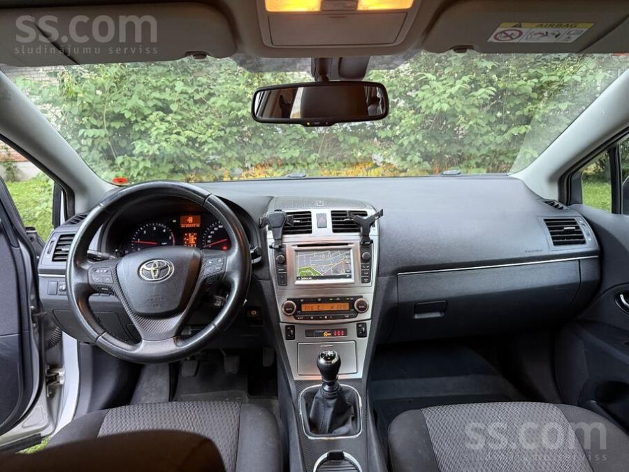 Pelēks Toyota Avensis 2014 Rīga, ar dzinēja tilpumu 2.00 L un nobraukumu 202 tūkst. km par 6500 €, foto 14 vietnē AUTOMOTO.COM.LV
