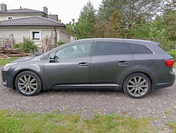 Grey Toyota Avensis 2014 in Ukmerge, with an engine capacity of 2.20 L and mileage of 219 thousand km for 5600 €, photo 8 on AUTOMOTO.COM.LV