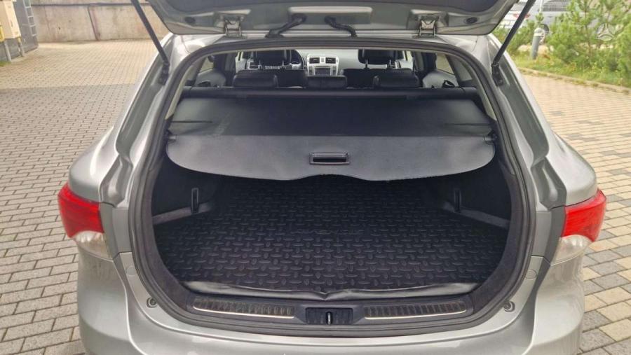 Grey Toyota Avensis 2014 in Siauliai, with an engine capacity of 2.00 L and mileage of 190 thousand km for 6800 €, photo 21 on AUTOMOTO.COM.LV