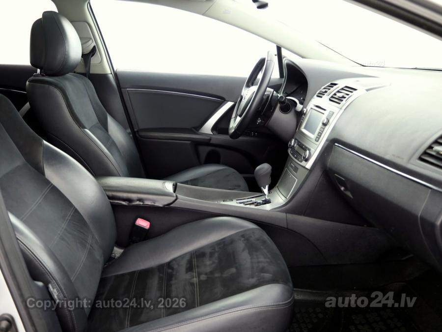 Серый Тойота Авенсис 2014 в Таллин, объемом двигателя 2.20 л и пробегом 289 тыс. км за 3999 €, фото 7 на AUTOMOTO.COM.LV