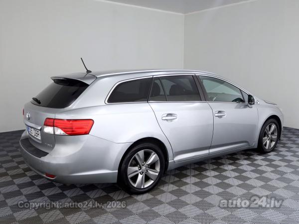Pelēks Toyota Avensis 2014 Tallina, ar dzinēja tilpumu 2.20 L un nobraukumu 289 tūkst. km par 3999 €, foto 4 vietnē AUTOMOTO.COM.LV