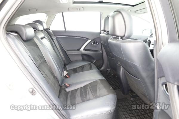 Pelēks Toyota Avensis 2014 Tallina, ar dzinēja tilpumu 2.20 L un nobraukumu 289 tūkst. km par 3999 €, foto 8 vietnē AUTOMOTO.COM.LV