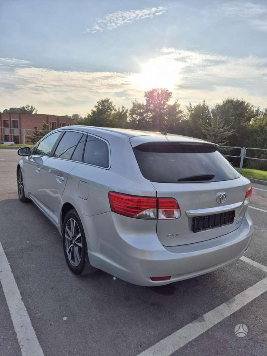 Pelēks Toyota Avensis 2014 Šauļi, ar dzinēja tilpumu 2.23 L un nobraukumu 191 tūkst. km par 5450 €, foto 4 vietnē AUTOMOTO.COM.LV