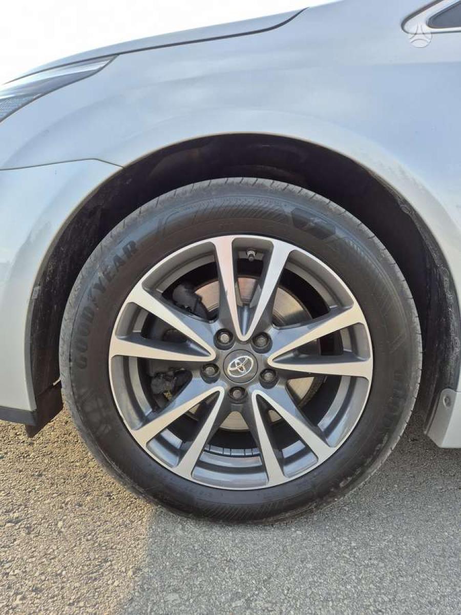 Pelēks Toyota Avensis 2014 Šauļi, ar dzinēja tilpumu 2.23 L un nobraukumu 191 tūkst. km par 5450 €, foto 12 vietnē AUTOMOTO.COM.LV