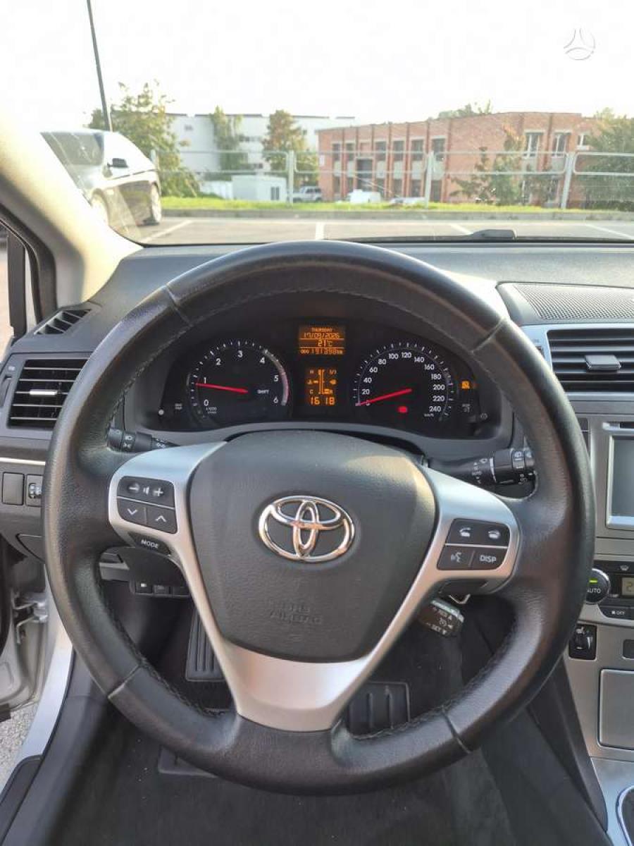 Pelēks Toyota Avensis 2014 Šauļi, ar dzinēja tilpumu 2.23 L un nobraukumu 191 tūkst. km par 5450 €, foto 24 vietnē AUTOMOTO.COM.LV