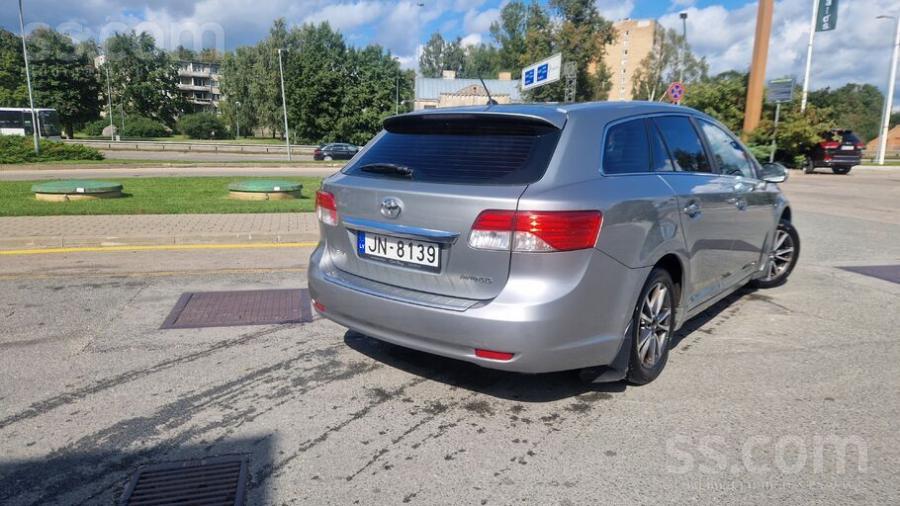 Pelēks Toyota Avensis 2014 Rīga, ar dzinēja tilpumu 1.80 L un nobraukumu 340 tūkst. km par 7200 €, foto 4 vietnē AUTOMOTO.COM.LV