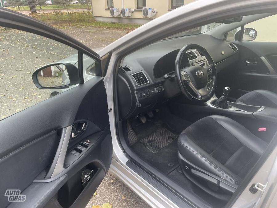 Pelēks Toyota Avensis 2014 Šakiai, ar dzinēja tilpumu 2.00 L un nobraukumu 313 tūkst. km par 3999 €, foto 15 vietnē AUTOMOTO.COM.LV