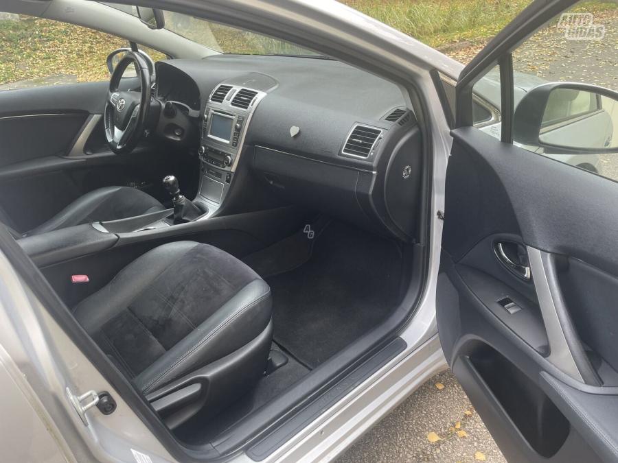 Pelēks Toyota Avensis 2014 Šakiai, ar dzinēja tilpumu 2.00 L un nobraukumu 313 tūkst. km par 3999 €, foto 19 vietnē AUTOMOTO.COM.LV