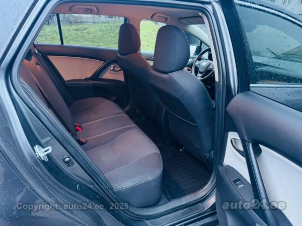 Серый Тойота Авенсис 2015 в Таллин, объемом двигателя 1.60 л и пробегом 267 тыс. км за 6990 €, фото 11 на AUTOMOTO.COM.LV