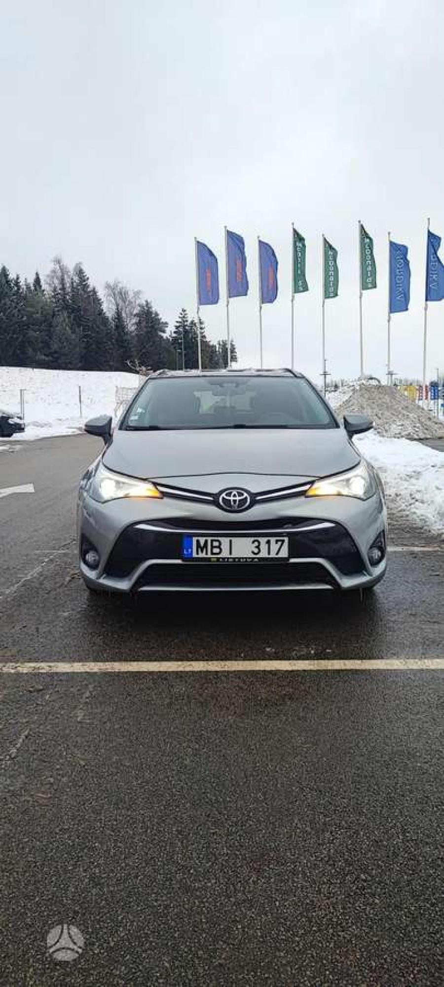 Pelēks Toyota Avensis 2015 Viļņa, ar dzinēja tilpumu 2.00 L un nobraukumu 130 tūkst. km par 7900 €, foto 3 vietnē AUTOMOTO.COM.LV