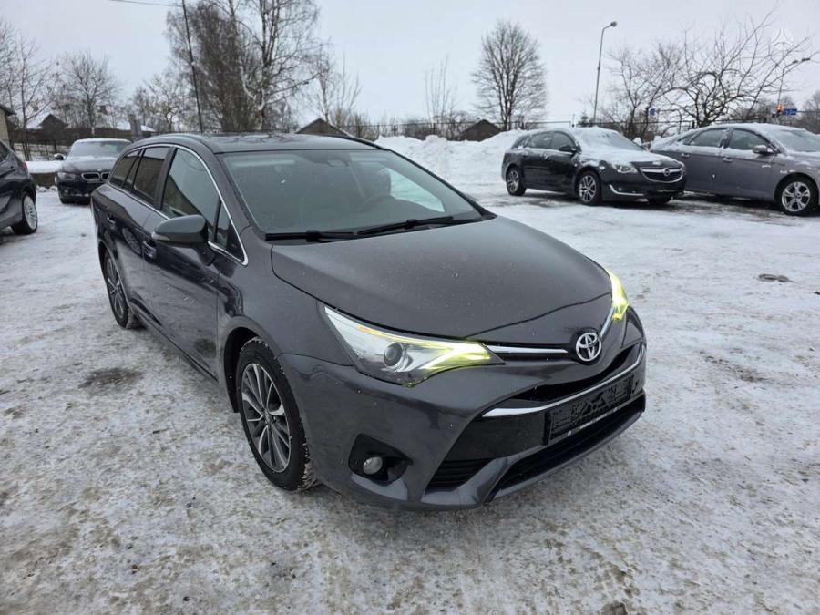 Pelēks Toyota Avensis 2015 Telšiai, ar dzinēja tilpumu 1.60 L un nobraukumu 249 tūkst. km par 7700 €, foto 2 vietnē AUTOMOTO.COM.LV
