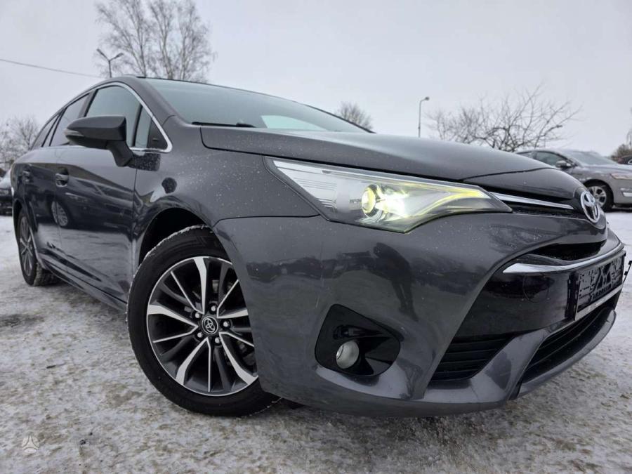 Pelēks Toyota Avensis 2015 Telšiai, ar dzinēja tilpumu 1.60 L un nobraukumu 249 tūkst. km par 7700 €, foto 15 vietnē AUTOMOTO.COM.LV
