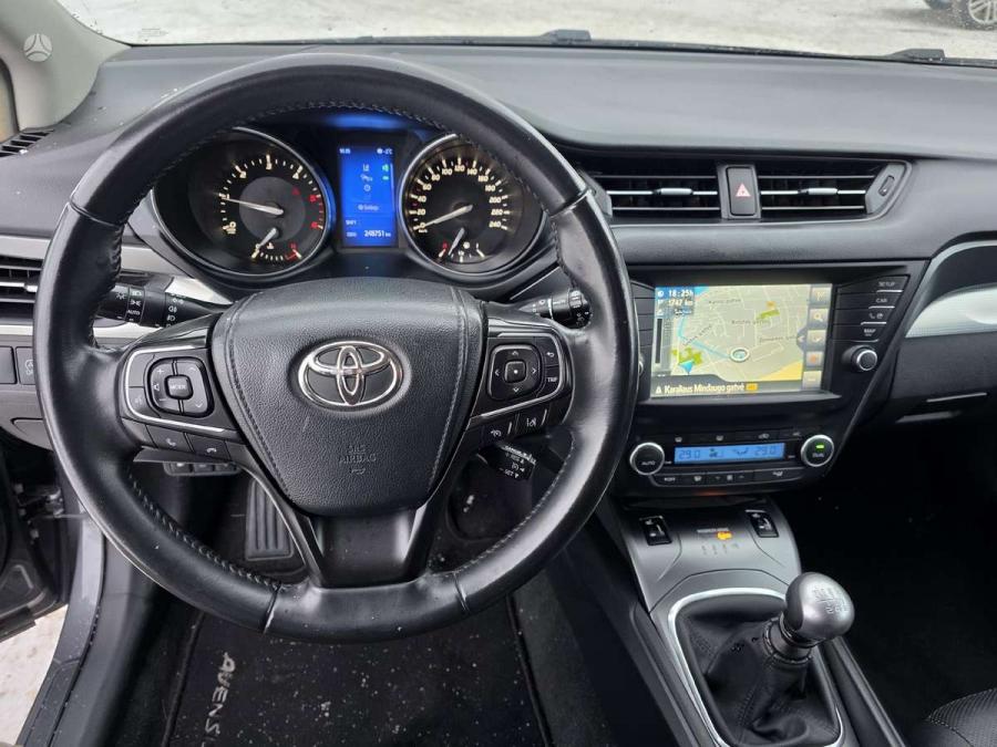 Pelēks Toyota Avensis 2015 Telšiai, ar dzinēja tilpumu 1.60 L un nobraukumu 249 tūkst. km par 7700 €, foto 26 vietnē AUTOMOTO.COM.LV