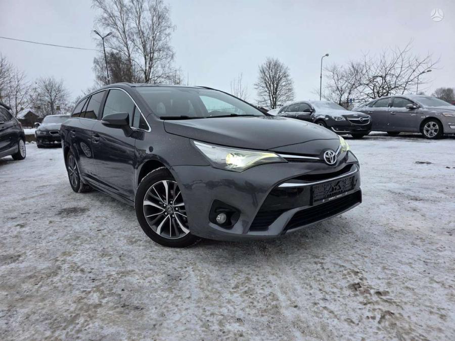 Pelēks Toyota Avensis 2015 Telšiai, ar dzinēja tilpumu 1.60 L un nobraukumu 249 tūkst. km par 7700 €, foto 36 vietnē AUTOMOTO.COM.LV