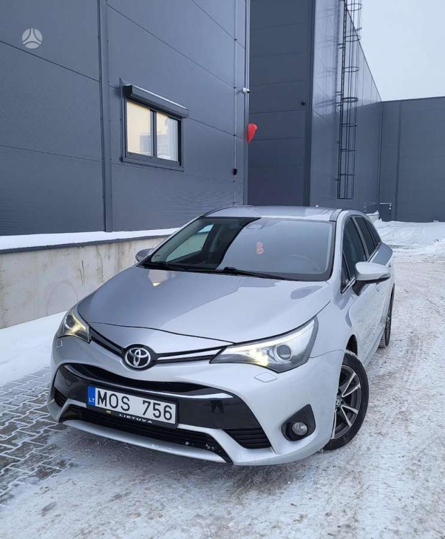 Pelēks Toyota Avensis 2015 Šauļi, ar dzinēja tilpumu 1.80 L un nobraukumu 297 tūkst. km par 7950 €, foto 2 vietnē AUTOMOTO.COM.LV