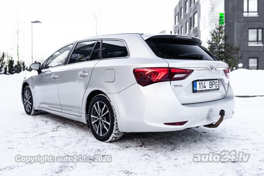 Pelēks Toyota Avensis 2015 Tallina, ar dzinēja tilpumu 1.80 L un nobraukumu 308 tūkst. km par 8999 €, foto 2 vietnē AUTOMOTO.COM.LV