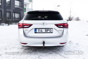 Pelēks Toyota Avensis 2015 Tallina, ar dzinēja tilpumu 1.80 L un nobraukumu 308 tūkst. km par 8999 €, foto 3 vietnē AUTOMOTO.COM.LV