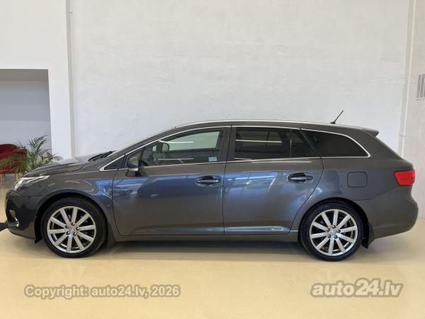 Grey Toyota Avensis 2015 in Rakvere, with an engine capacity of 1.99 L and mileage of 141 thousand km for 11490 €, photo 2 on AUTOMOTO.COM.LV