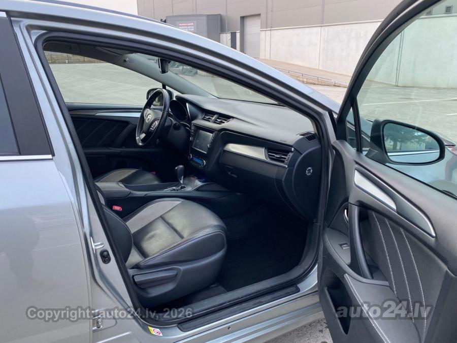 Grey Toyota Avensis 2015 in Tallinn, with an engine capacity of 1.80 L and mileage of 196 thousand km for 9900 €, photo 8 on AUTOMOTO.COM.LV