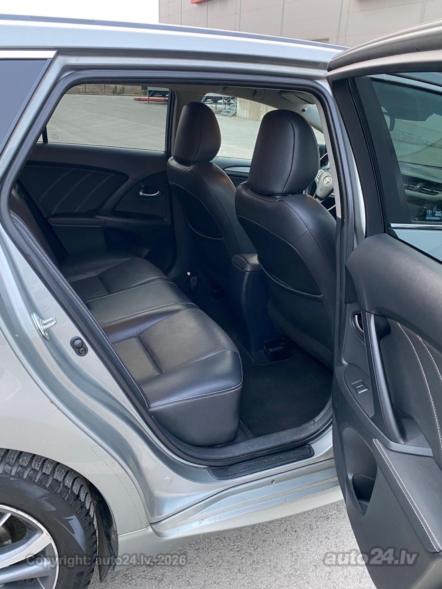 Grey Toyota Avensis 2015 in Tallinn, with an engine capacity of 1.80 L and mileage of 196 thousand km for 9900 €, photo 9 on AUTOMOTO.COM.LV