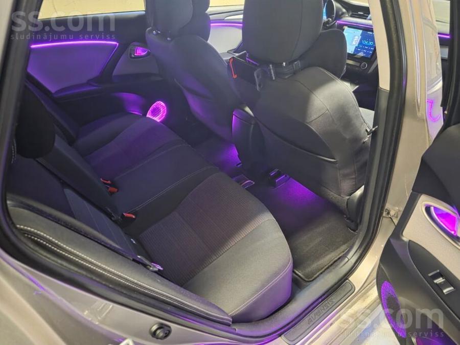 Grey Toyota Avensis 2015 in Riga, with an engine capacity of 1.80 L and mileage of 177 thousand km for 11500 €, photo 1 on AUTOMOTO.COM.LV