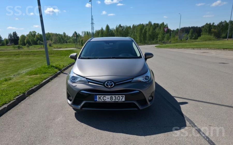Grey Toyota Avensis 2015 in Riga, with an engine capacity of 1.80 L and mileage of 177 thousand km for 11500 €, photo 7 on AUTOMOTO.COM.LV