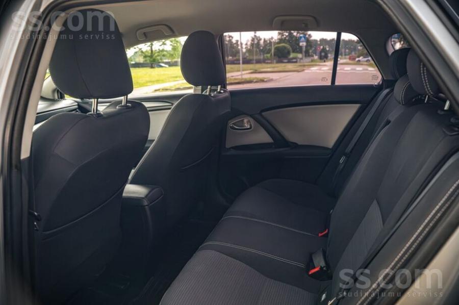 Grey Toyota Avensis 2015 in Riga, with an engine capacity of 1.60 L and mileage of 0 thousand km for 4990 €, photo 12 on AUTOMOTO.COM.LV