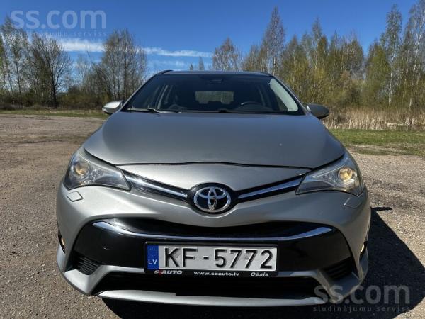 Pelēks Toyota Avensis 2015 Daugavpils, ar dzinēja tilpumu 2.00 L un nobraukumu 215 tūkst. km par 7500 €, foto 3 vietnē AUTOMOTO.COM.LV