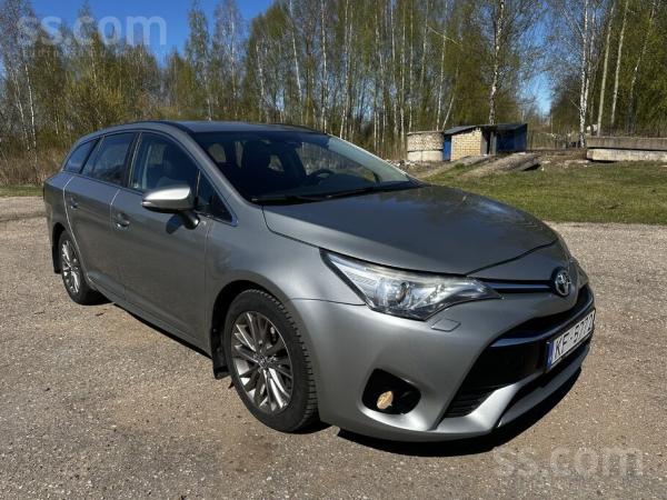 Pelēks Toyota Avensis 2015 Daugavpils, ar dzinēja tilpumu 2.00 L un nobraukumu 215 tūkst. km par 7500 €, foto 4 vietnē AUTOMOTO.COM.LV