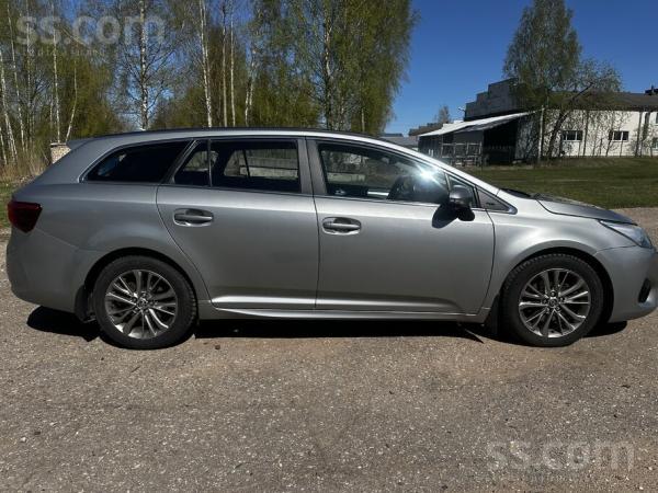 Pelēks Toyota Avensis 2015 Daugavpils, ar dzinēja tilpumu 2.00 L un nobraukumu 215 tūkst. km par 7500 €, foto 5 vietnē AUTOMOTO.COM.LV