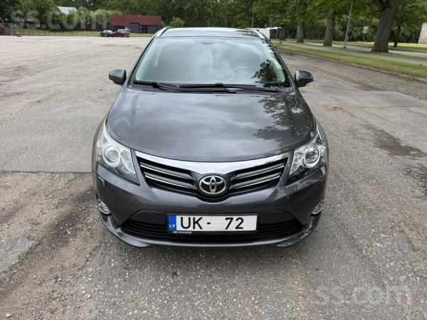 Серый Тойота Авенсис 2015 в Валмиера, объемом двигателя 1.80 л и пробегом 201 тыс. км за 7900 €, фото 1 на AUTOMOTO.COM.LV