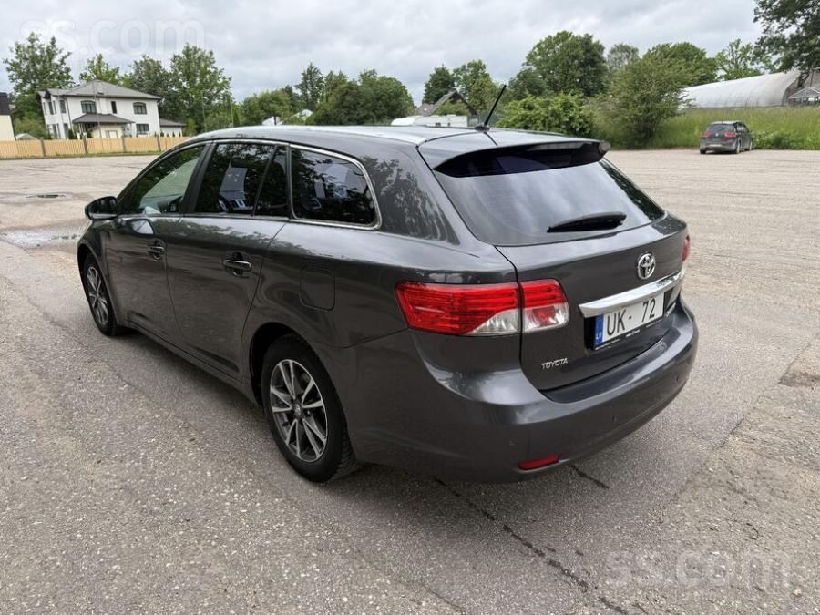 Pelēks Toyota Avensis 2015 Valmiera, ar dzinēja tilpumu 1.80 L un nobraukumu 201 tūkst. km par 7900 €, foto 4 vietnē AUTOMOTO.COM.LV