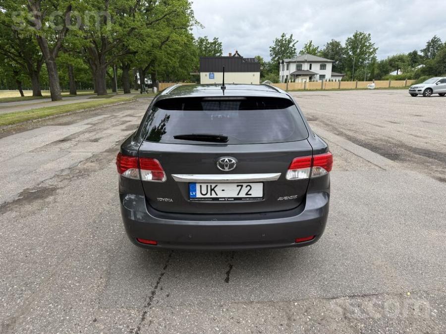 Pelēks Toyota Avensis 2015 Valmiera, ar dzinēja tilpumu 1.80 L un nobraukumu 201 tūkst. km par 7900 €, foto 5 vietnē AUTOMOTO.COM.LV