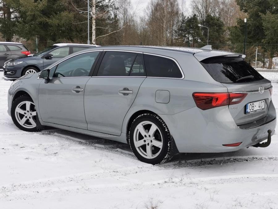 Pelēks Toyota Avensis 2015 Rīga, ar dzinēja tilpumu 2.00 L un nobraukumu 189 tūkst. km par 9500 €, foto 5 vietnē AUTOMOTO.COM.LV