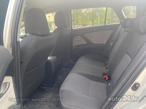 Grey Toyota Avensis 2015 in Rakvere, with an engine capacity of 1.80 L and mileage of 172 thousand km for 9750 €, photo 4 on AUTOMOTO.COM.LV