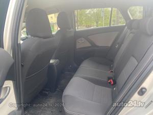 Grey Toyota Avensis 2015 in Rakvere, with an engine capacity of 1.80 L and mileage of 172 thousand km for 9750 €, photo 5 on AUTOMOTO.COM.LV