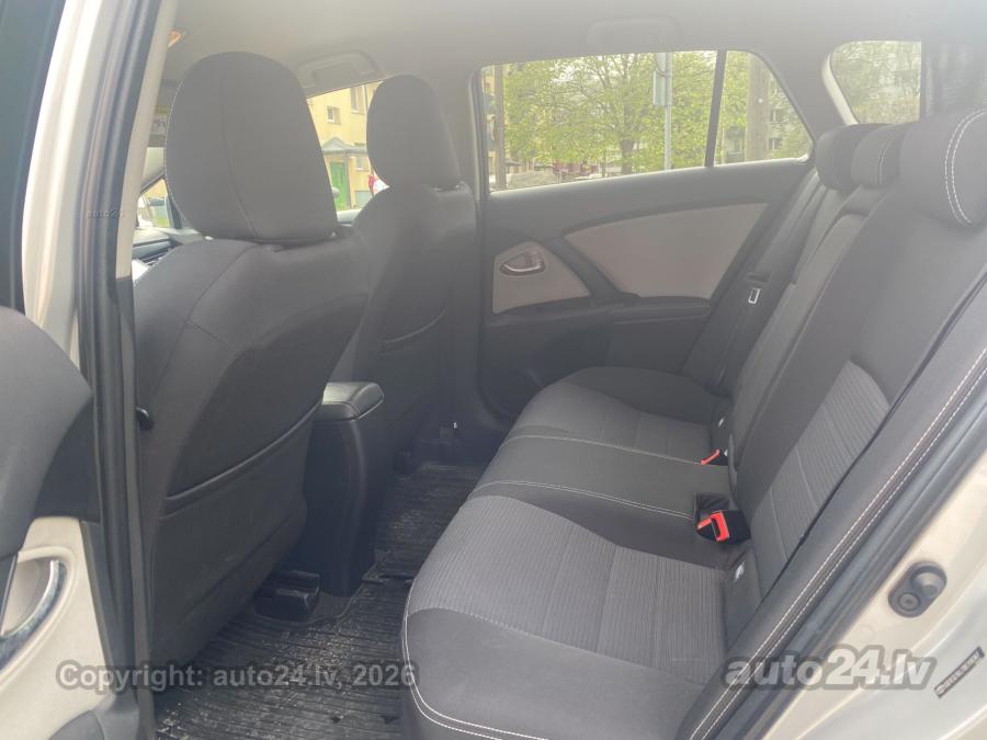Grey Toyota Avensis 2015 in Rakvere, with an engine capacity of 1.80 L and mileage of 172 thousand km for 9750 €, photo 5 on AUTOMOTO.COM.LV