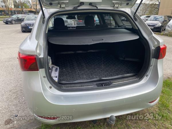 Grey Toyota Avensis 2015 in Rakvere, with an engine capacity of 1.80 L and mileage of 172 thousand km for 9750 €, photo 6 on AUTOMOTO.COM.LV