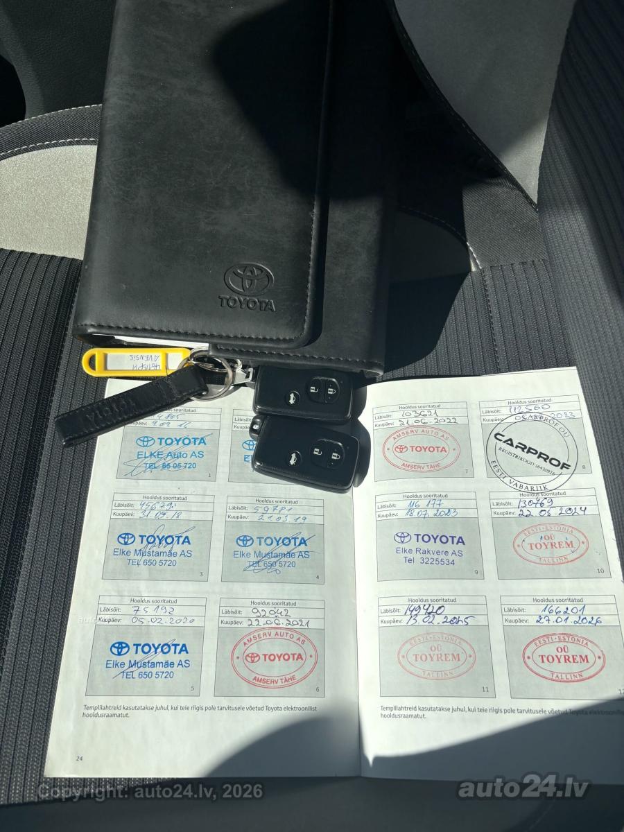 Grey Toyota Avensis 2015 in Rakvere, with an engine capacity of 1.80 L and mileage of 172 thousand km for 9750 €, photo 8 on AUTOMOTO.COM.LV