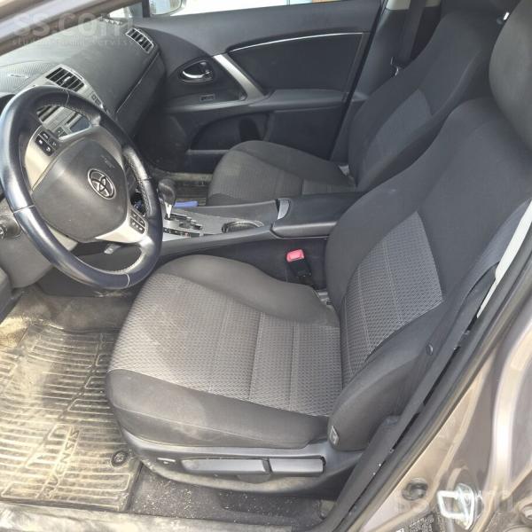 Grey Toyota Avensis 2015 in Riga, with an engine capacity of 1.80 L and mileage of 178 thousand km for 9700 €, photo 1 on AUTOMOTO.COM.LV