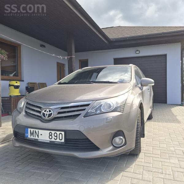 Grey Toyota Avensis 2015 in Riga, with an engine capacity of 1.80 L and mileage of 178 thousand km for 9700 €, photo 2 on AUTOMOTO.COM.LV
