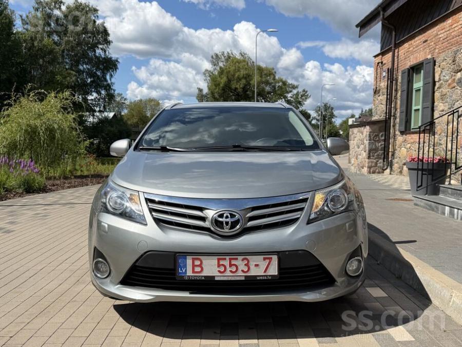 Серый Тойота Авенсис 2015 в Резекне, объемом двигателя 2.00 л и пробегом 193 тыс. км за 5990 €, фото 1 на AUTOMOTO.COM.LV