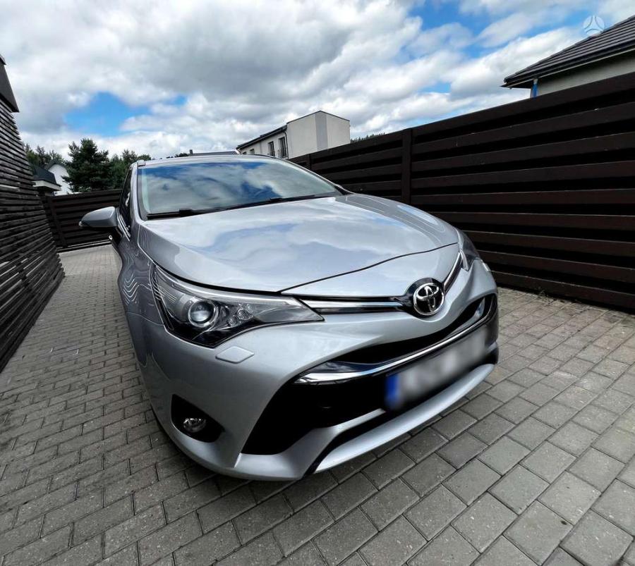 Pelēks Toyota Avensis 2015 Viļņa, ar dzinēja tilpumu 1.80 L un nobraukumu 193 tūkst. km par 10690 €, foto 3 vietnē AUTOMOTO.COM.LV