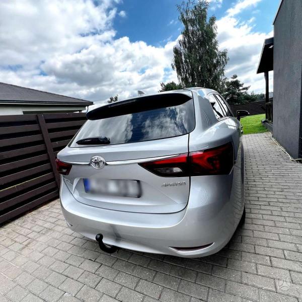 Pelēks Toyota Avensis 2015 Viļņa, ar dzinēja tilpumu 1.80 L un nobraukumu 193 tūkst. km par 10690 €, foto 4 vietnē AUTOMOTO.COM.LV