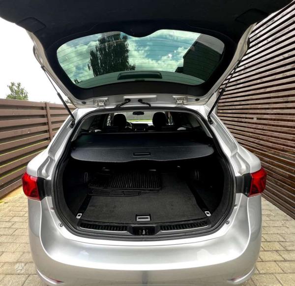 Pelēks Toyota Avensis 2015 Viļņa, ar dzinēja tilpumu 1.80 L un nobraukumu 193 tūkst. km par 10690 €, foto 9 vietnē AUTOMOTO.COM.LV