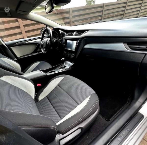 Pelēks Toyota Avensis 2015 Viļņa, ar dzinēja tilpumu 1.80 L un nobraukumu 193 tūkst. km par 10690 €, foto 10 vietnē AUTOMOTO.COM.LV