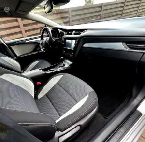 Pelēks Toyota Avensis 2015 Viļņa, ar dzinēja tilpumu 1.80 L un nobraukumu 193 tūkst. km par 10690 €, foto 11 vietnē AUTOMOTO.COM.LV